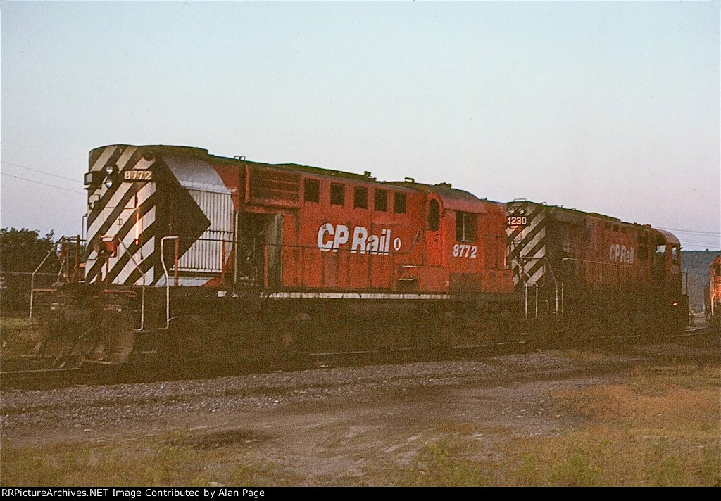 CP RS18 8772 and C424 4230 wait for assignment